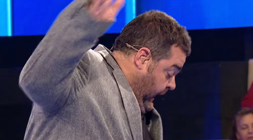 El insólito blooper de Darío Barassi al tropezarse con una cámara en ...